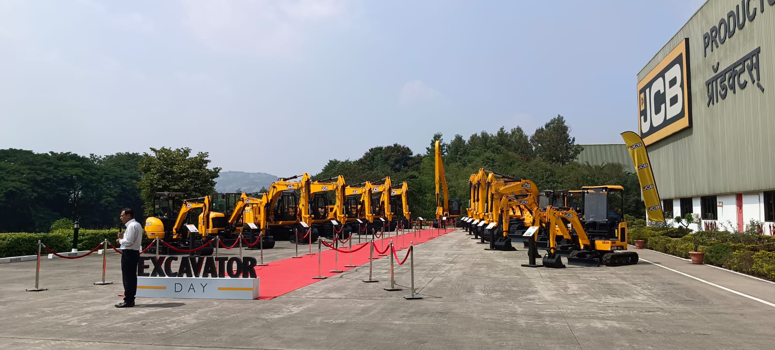JCB India Unveils Next-Gen Tracked Excavators in Pune Showcase ...